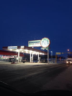 SIMONSON STATION STORE - Updated October 2025 - 310 Gateway Dr, Grand ...