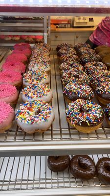 FRESH DONUTS - Updated November 2024 - 101 Photos & 127 Reviews - 5557 ...