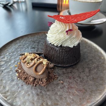 AERA - Updated June 2025 - 173 Photos & 42 Reviews - 8 Spadina Avenue ...