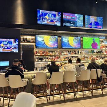 T-SQUARED SOCIAL - Updated July 2025 - 152 Photos & 59 Reviews - 7 E 42nd St, New York, New York ...