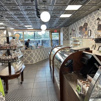 KILWINS ICE CREAM - CHOCOLATE - FUDGE - Updated October 2025 - 177 ...