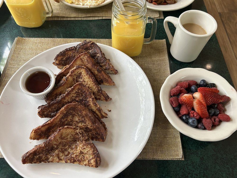 HILLTOP KITCHEN AT THE VILLAGE - Updated July 2024 - 10 Reviews - 4 ...