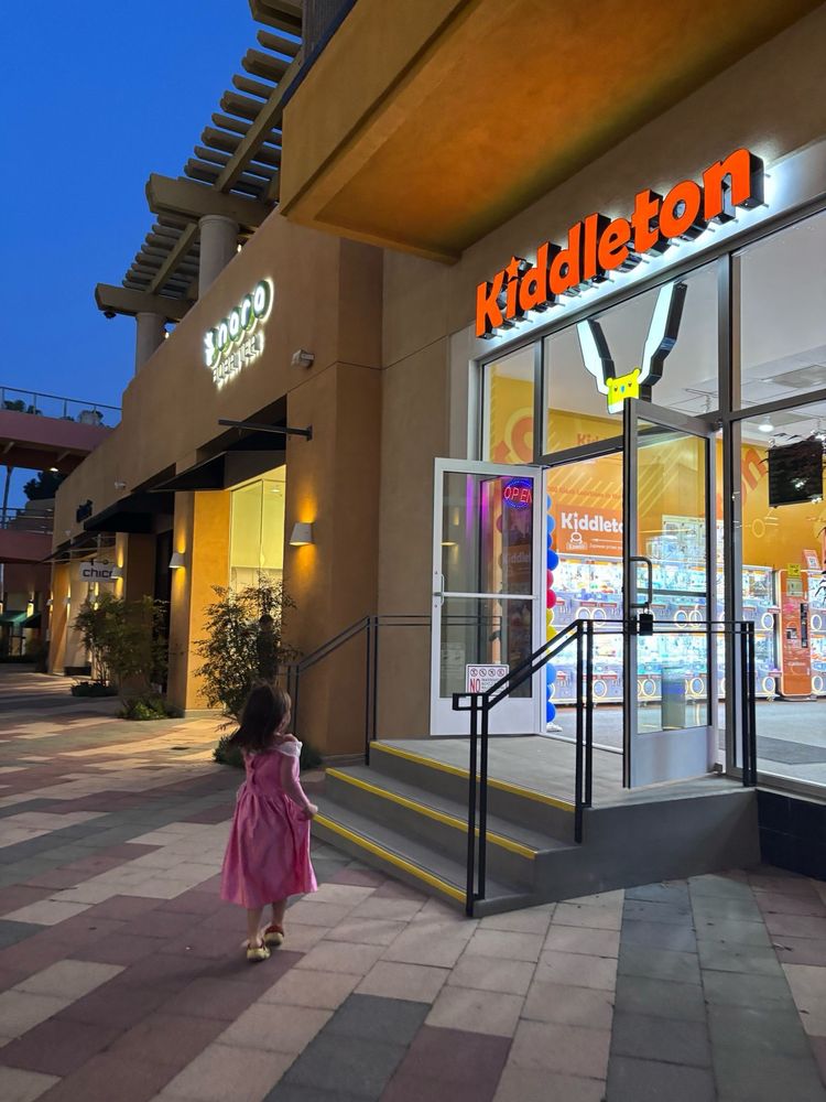 KIDDLETON - Updated June 2025 - 550 Deep Valley Dr, Rolling Hills ...