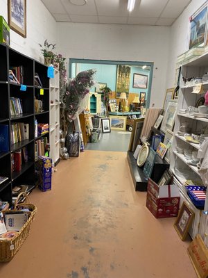 EVERYTHING UNDER THE SUN FLEA MARKET - Updated July 2024 - 21 Photos ...