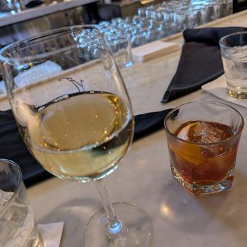 VILLAGE TAVERN - Updated October 2025 - 89 Reviews & 174 Photos - 4140 ...