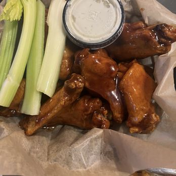 SHARKY’S WINGS & RAW BAR - Updated January 2026 - 667 Photos & 676 ...
