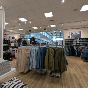 PREMIUM OUTLET COLLECTION EDMONTON INTERNATIONAL AIRPORT - Updated ...