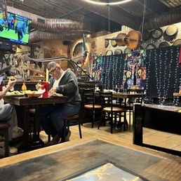 EL REFU - Updated October 2025 - 53 Photos & 29 Reviews - 7875 Memorial ...