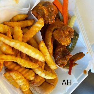 HILLBOYZ WING AND BURGER BAR - Updated August 2025 - 40 Photos & 14 ...