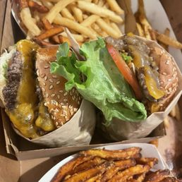 ACME BURGER - PETALUMA WEST - Updated June 2025 - 70 Photos & 117 ...