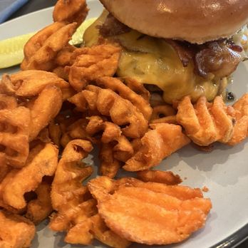 TOWNE TAVERN - Updated May 2024 - 33 Photos & 36 Reviews - 3138 ...