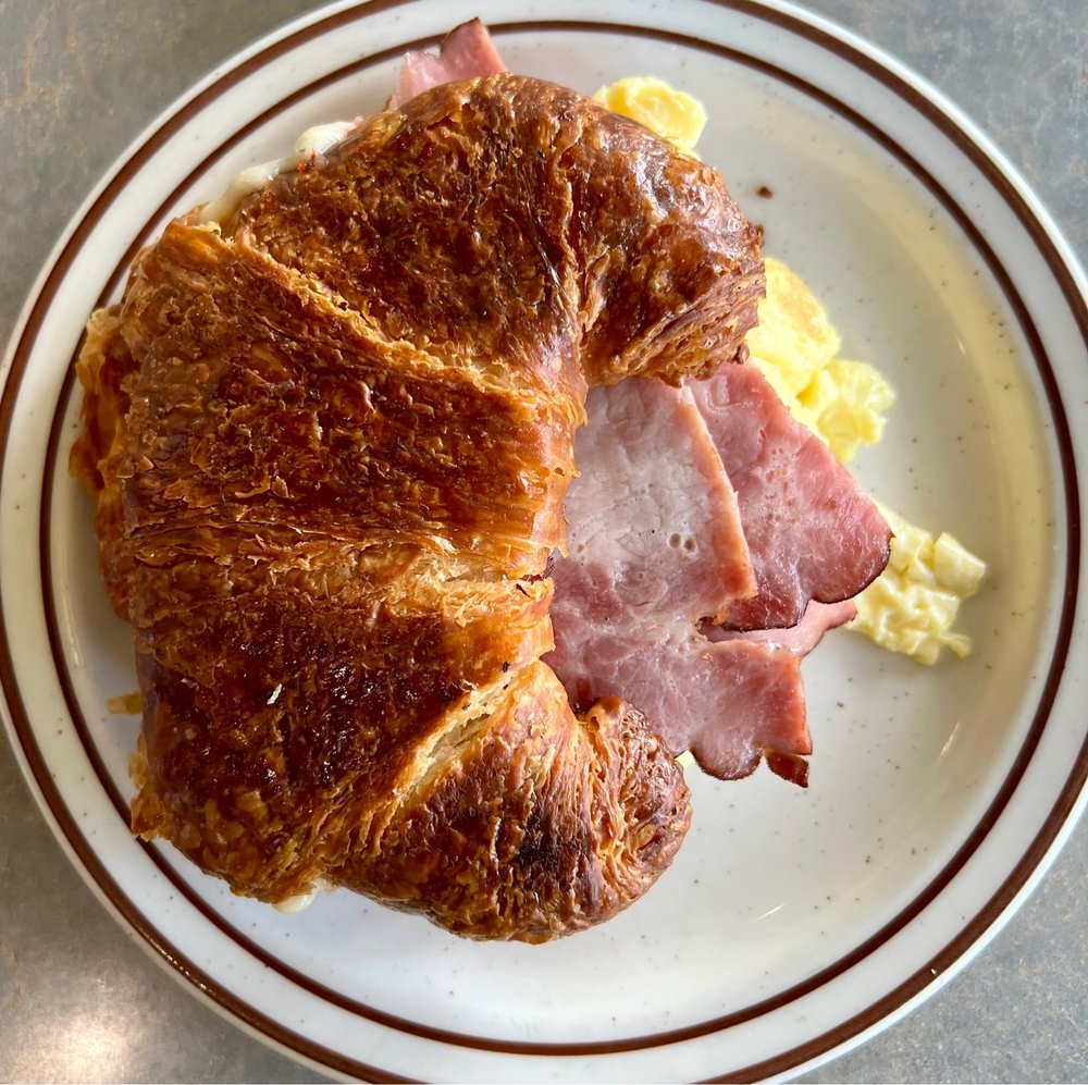 FAT APPLE’S RESTAURANT & BAKERY - Updated October 2025 - 357 Photos ...