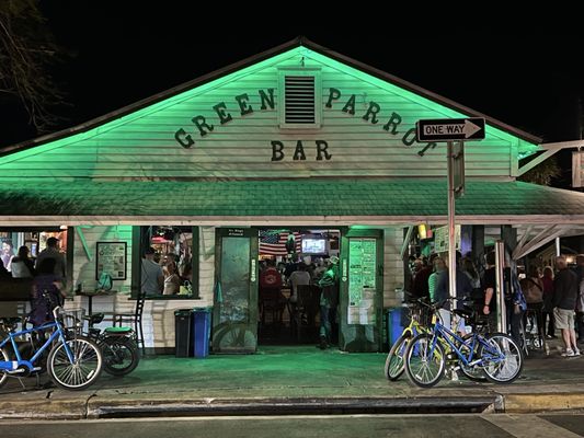 GREEN PARROT - Updated November 2025 - 397 Photos & 470 Reviews - 610 ...