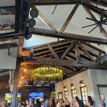 CRAWDADS ON THE LAKE - Updated September 2024 - 190 Photos & 311 ...