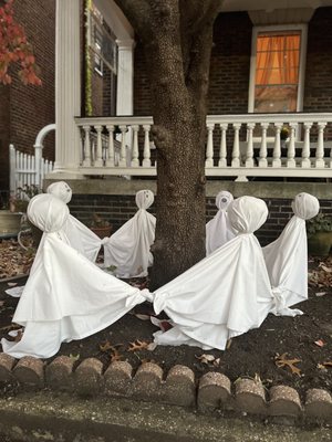 HALLOWEEN ON HANOVER AVENUE - Updated November 2025 - 81 Photos - 10 ...