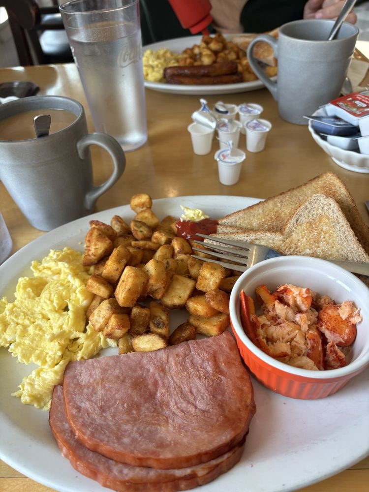 DENNIS POINT CAFE - Updated December 2025 - 12 Photos & 16 Reviews ...