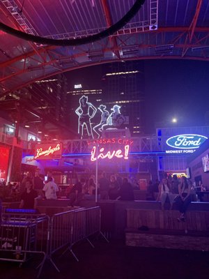 KC LIVE! BLOCK - Updated October 2025 - 31 Photos & 38 Reviews - 50 E ...