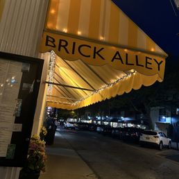 BRICK ALLEY PUB & RESTAURANT - Updated April 2025 - 1678 Photos & 1760 ...