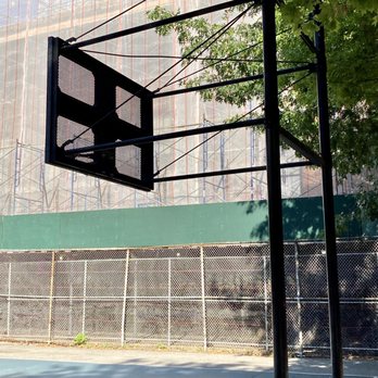 PETER MINUIT PLAYGROUND - Updated March 2024 - 14 Photos - East 109 At ...