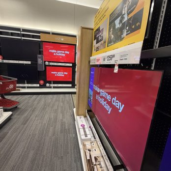 TARGET - Updated January 2026 - 104 Photos & 11 Reviews - 205 S Clovis ...