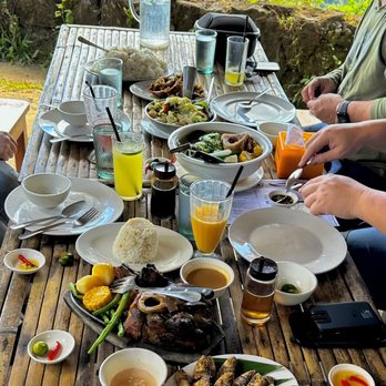 LESLIE’S RESTAURANT TAGAYTAY - Updated January 2025 - 154 Photos & 33 ...