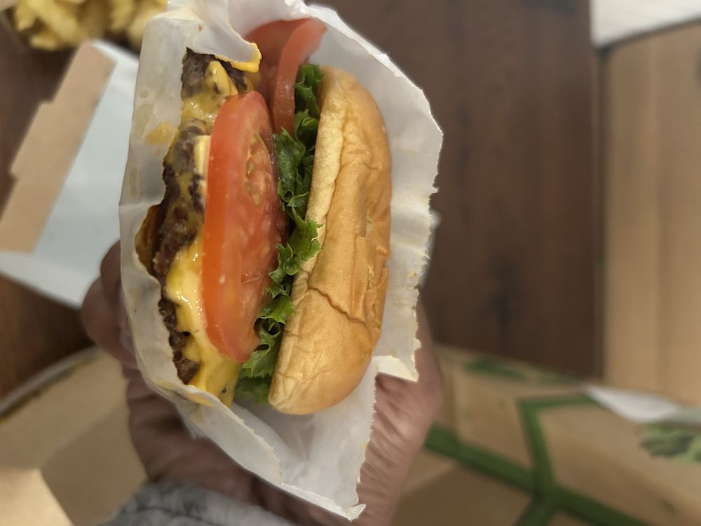SHAKE SHACK DERBY STREET SHOPS - 13 Photos & 15 Reviews - 100 Derby St ...