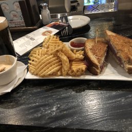 THE TAVERN GRILL FARGO - Updated January 2026 - 74 Photos & 131 Reviews ...