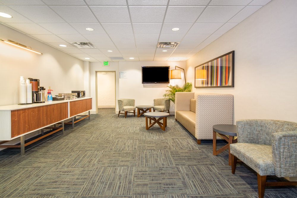 HOLIDAY INN EXPRESS HOGE HALL - Updated May 2024 - 14 Photos - 214 ...