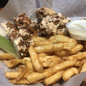 WILD WING - 31 Photos & 82 Reviews - 431 Yonge Street, Toronto, Ontario ...