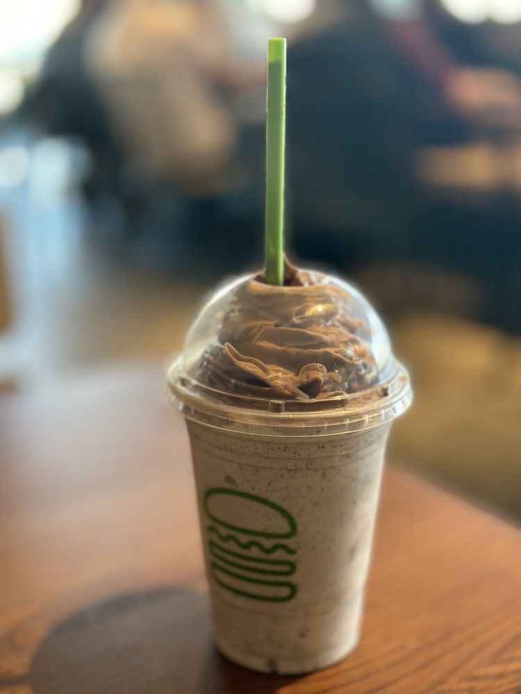 SHAKE SHACK MOUNTAIN VIEW VILLAGE - Updated January 2026 - 18 Photos ...