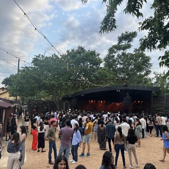 SCOOT INN - Updated March 2025 - 151 Photos & 179 Reviews - 1308 E 4th ...