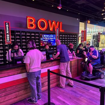 BOWLERO VALLEY FAIR - Updated August 2024 - 146 Photos & 108 Reviews ...