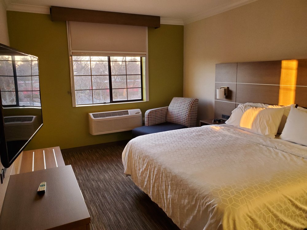 HOLIDAY INN EXPRESS & SUITES DAVIS - UNIVERSITY AREA - Updated October ...