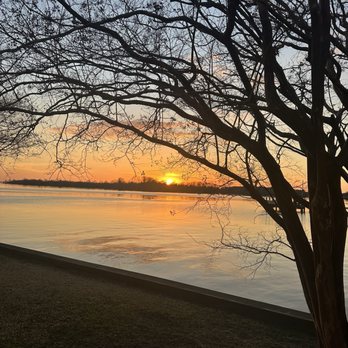 THE HERRINGBONE ON THE WATERFRONT - Updated December 2025 - 99 Photos ...