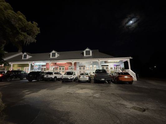 HOT ROCKS PIZZA - Updated December 2025 - 44 Photos & 31 Reviews - 5915 ...