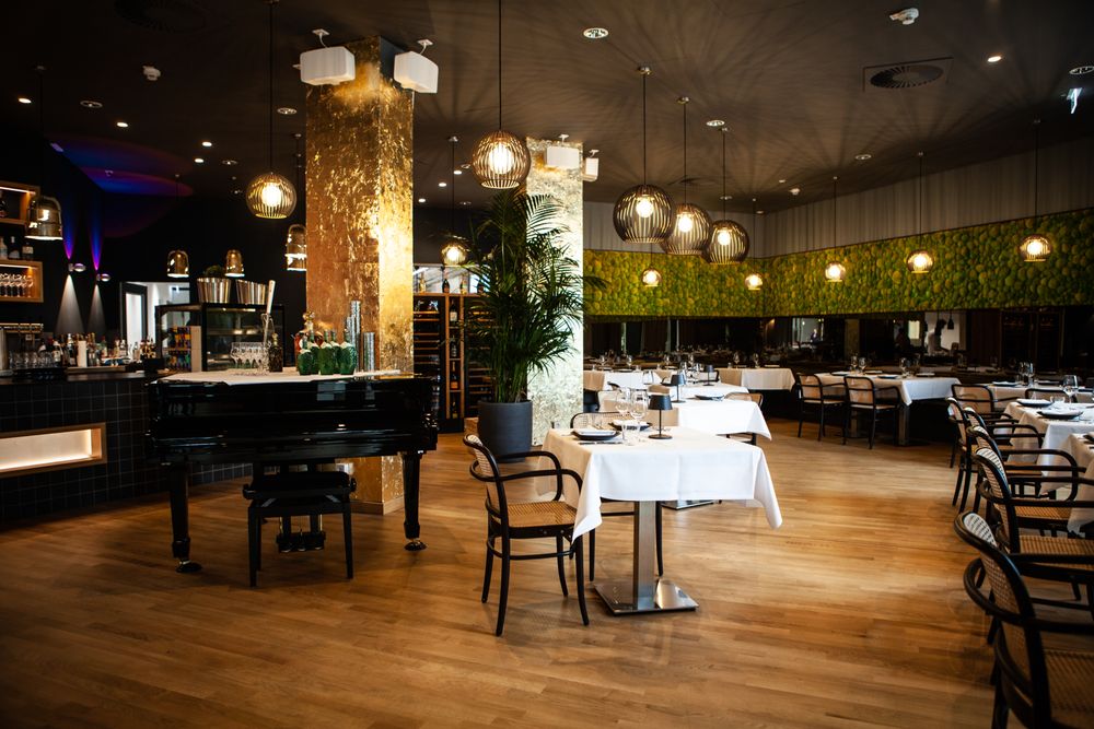 HENRICHS RESTAURANT - Updated December 2024 - Taunusstraße 1A ...