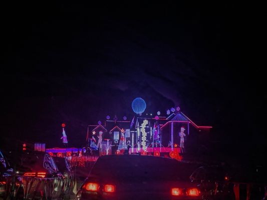 THE LARSEN CHRISTMAS LIGHT SHOW - Updated December 2025 - 32 Photos ...