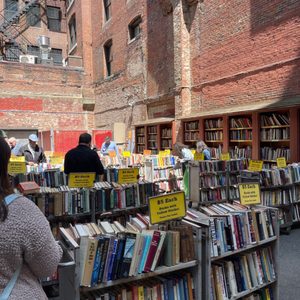 BRATTLE BOOK SHOP - 197 Photos & 155 Reviews - 9 West St, Boston ...