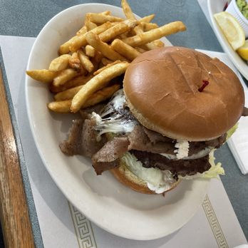 MONTCLAIR FAMILY RESTAURANT - Updated August 2024 - 416 Photos & 425 ...