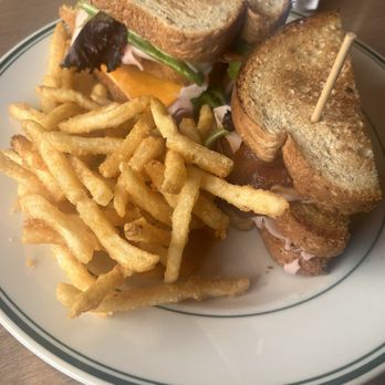 DILLY DINER - Updated October 2024 - 829 Photos & 607 Reviews - 402 E ...