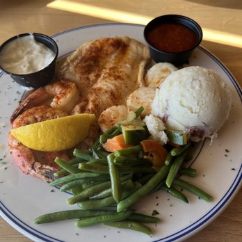 THE SHRIMP BOX & OUTSIDE THE BOX PATIO BAR - Updated June 2025 - 761 ...