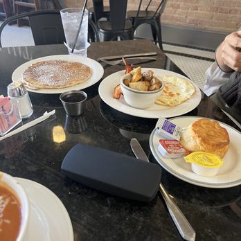 THE GLASS HAT CAFE - Updated July 2024 - 18 Photos & 11 Reviews - 423 ...