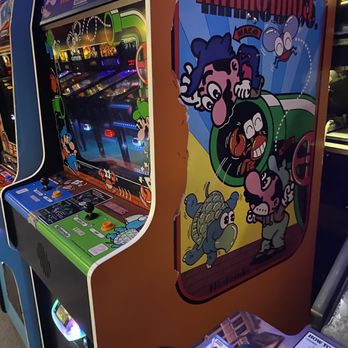 LUCKY SNAKE ARCADE & SPORTS BAR AT SHOWBOAT - Updated September 2025 ...