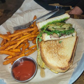 THE ROGUE ROUNDABOUT - Updated January 2025 - 55 Photos & 50 Reviews ...