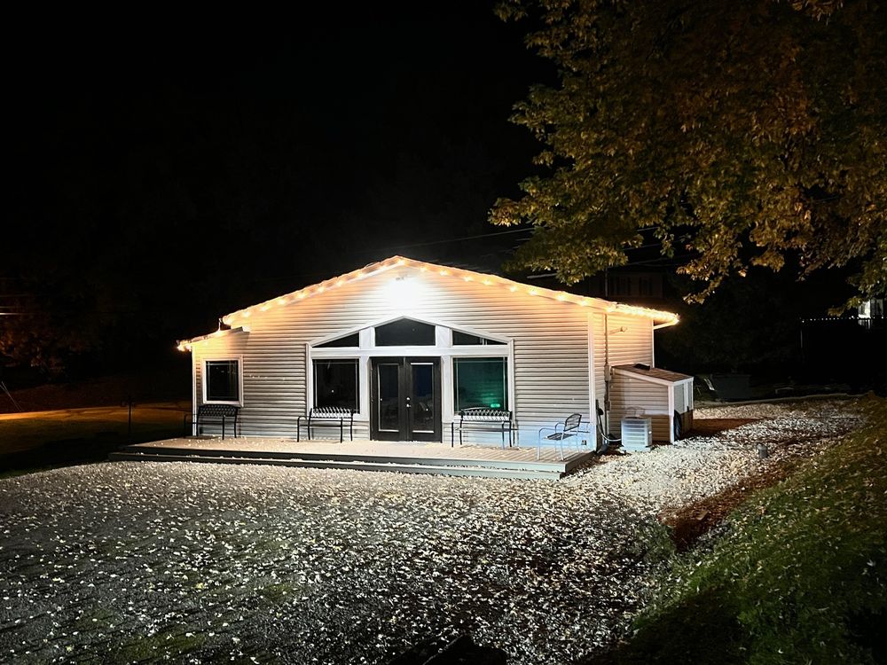 LADY OF THE LAKE - Updated October 2024 - 24 Photos - 27 N Smith St ...