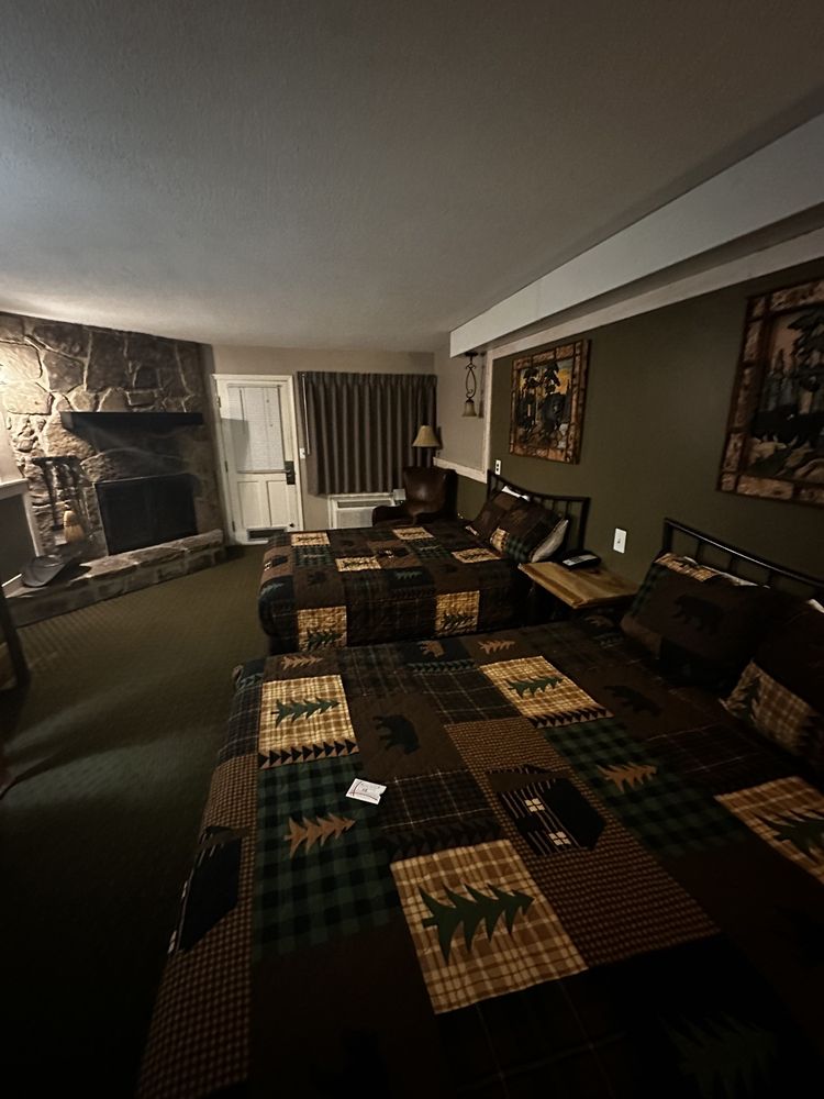 BROOKSIDE LODGE - Updated December 2025 - 132 Photos & 96 Reviews - 463 ...