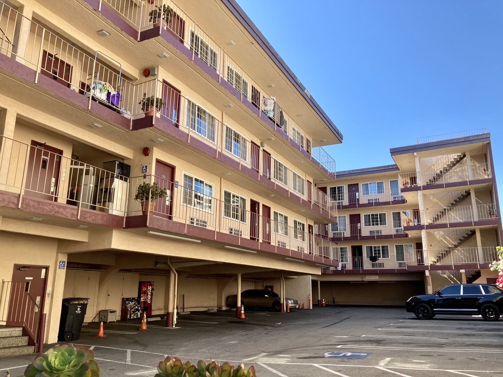 REDWOOD INN - Updated May 2025 - 37 Photos & 51 Reviews - 1530 Lombard ...