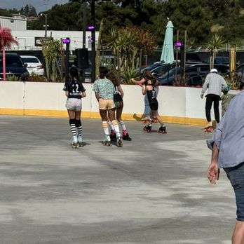 RINGER’S ROLLER RINK - Updated December 2024 - 175 Photos & 104 Reviews ...