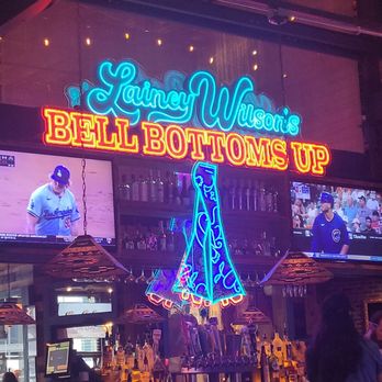 LAINEY WILSON’S BELL BOTTOMS UP - Updated March 2025 - 93 Photos & 52 ...