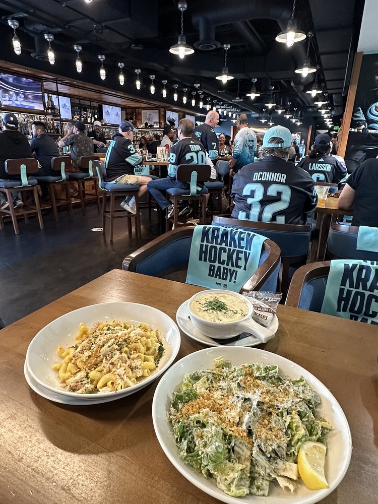 32 BAR & GRILL - Updated August 2025 - 119 Photos & 80 Reviews - 10601 ...